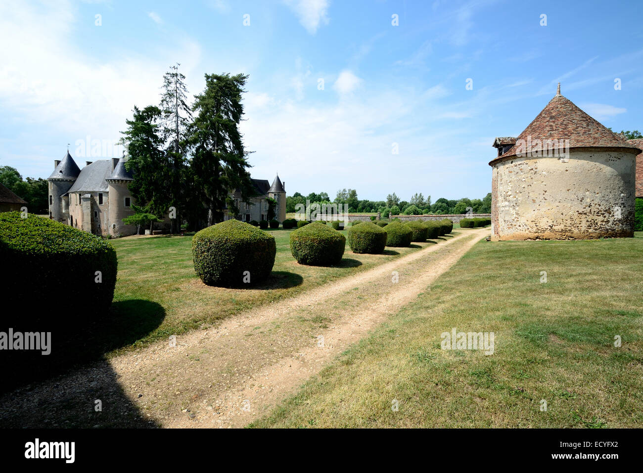 A la découverte du chateau de Boucard, au coeur des vignobles du coeur ...