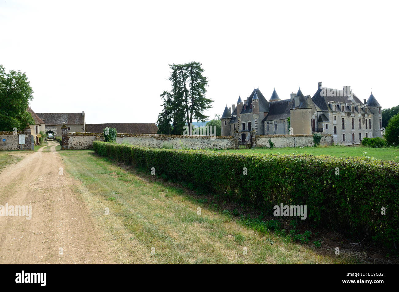 A la découverte du chateau de Boucard, au coeur des vignobles du coeur ...