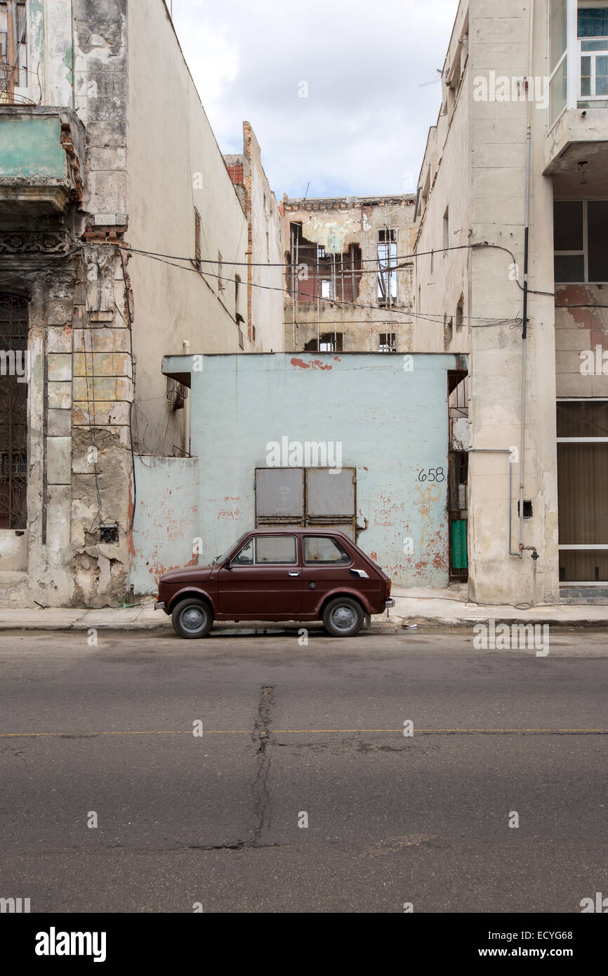 Old and shabby buildings in Havana, Cuba Stock Photo - Alamy