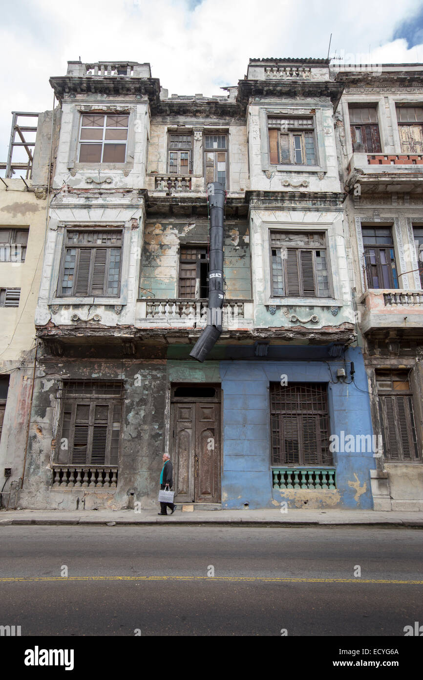 Old and shabby buildings in Havana, Cuba Stock Photo - Alamy