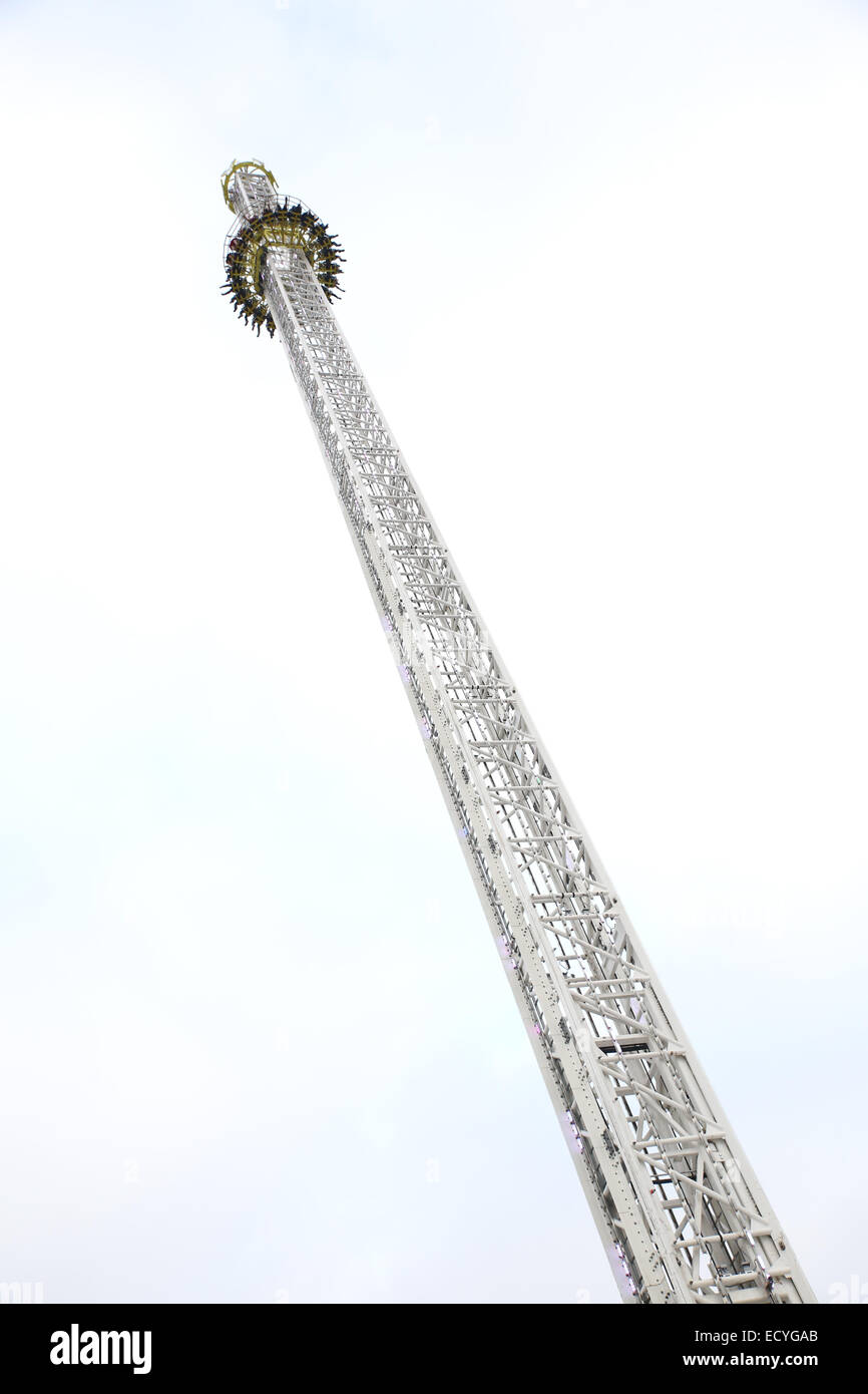 Drop tower hi-res stock photography and images - Alamy