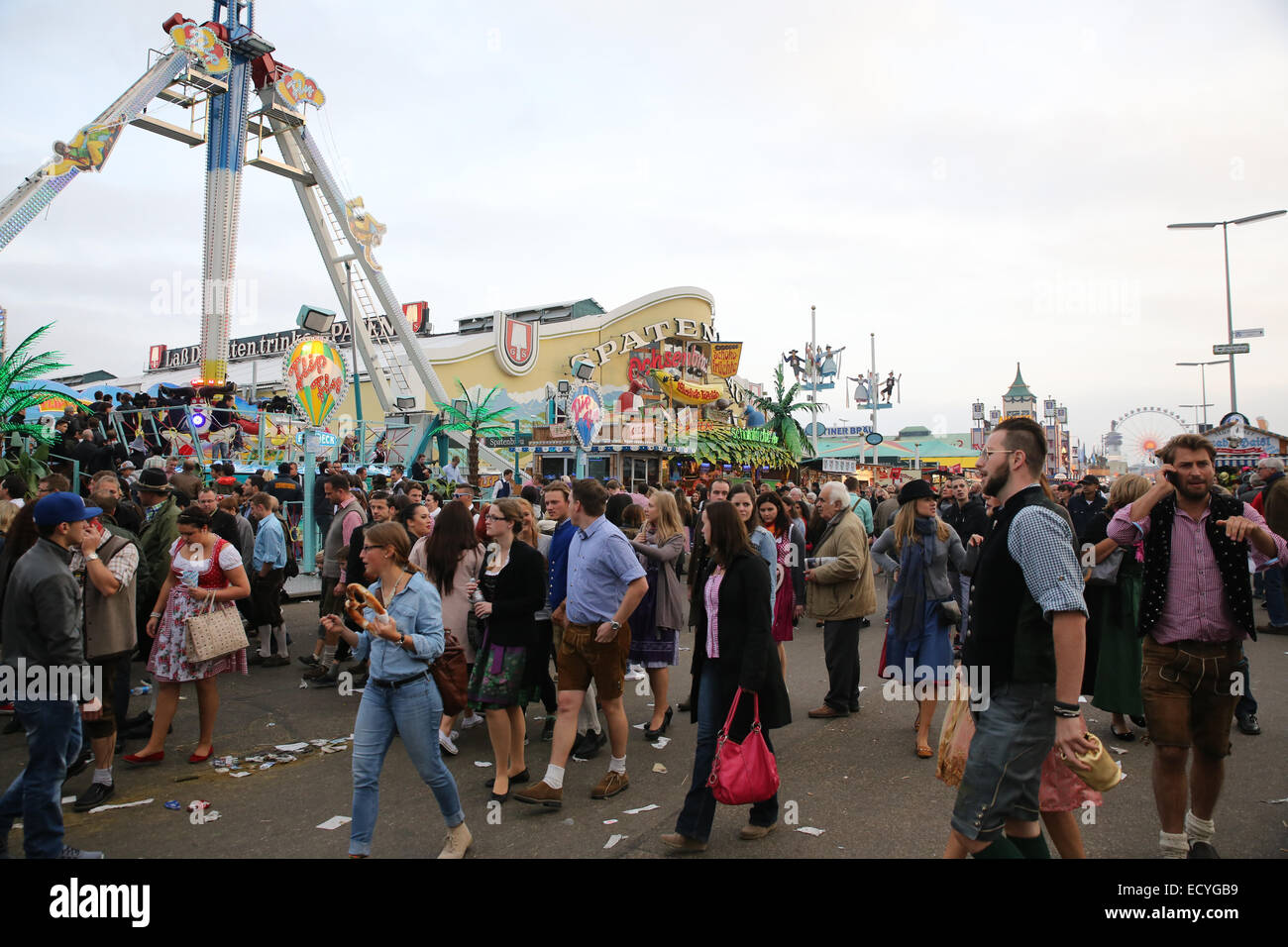 people oktoberfest ground crowd busy congested Stock Photo - Alamy