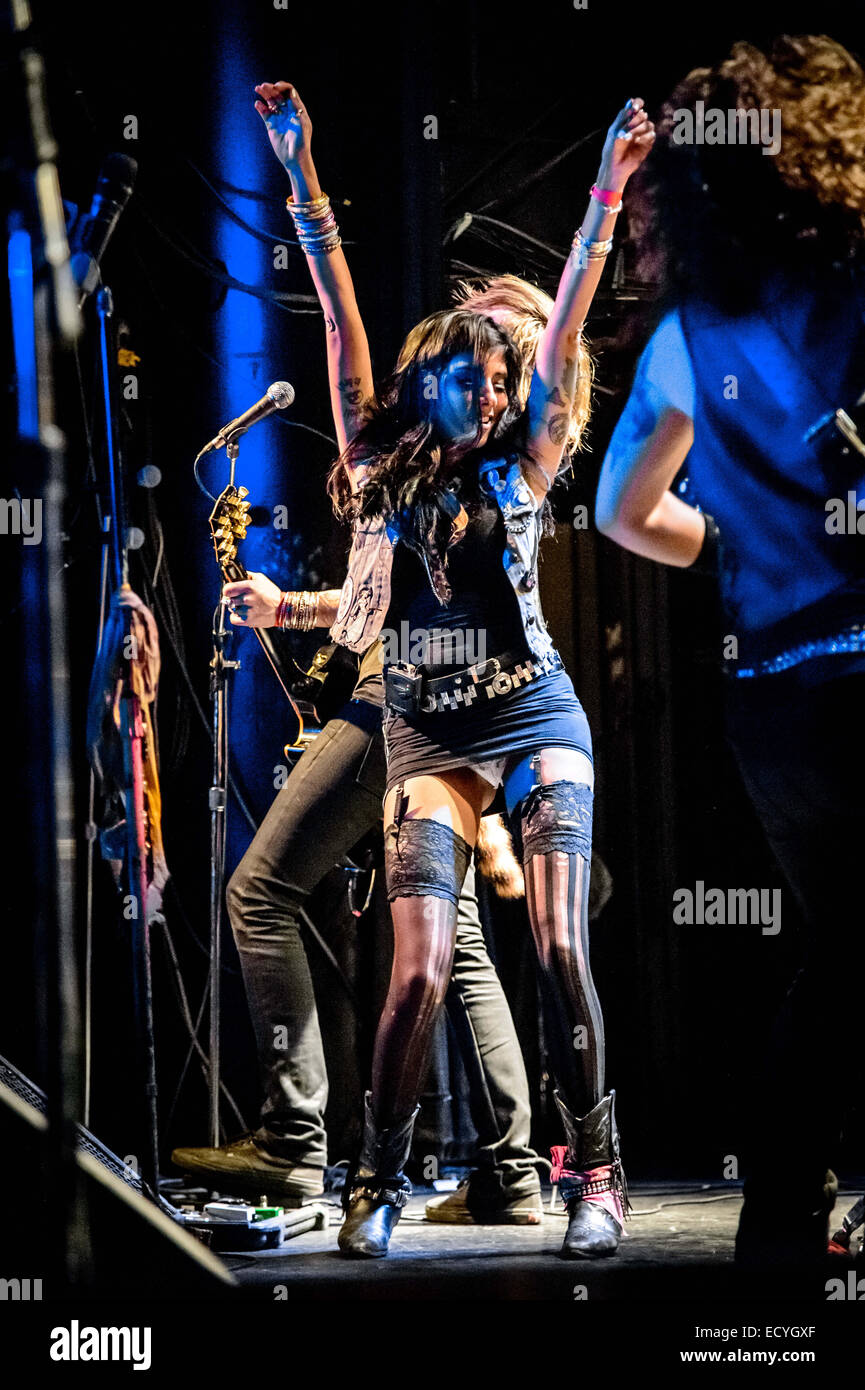Female fronted rock band hi-res stock photography and images - Alamy