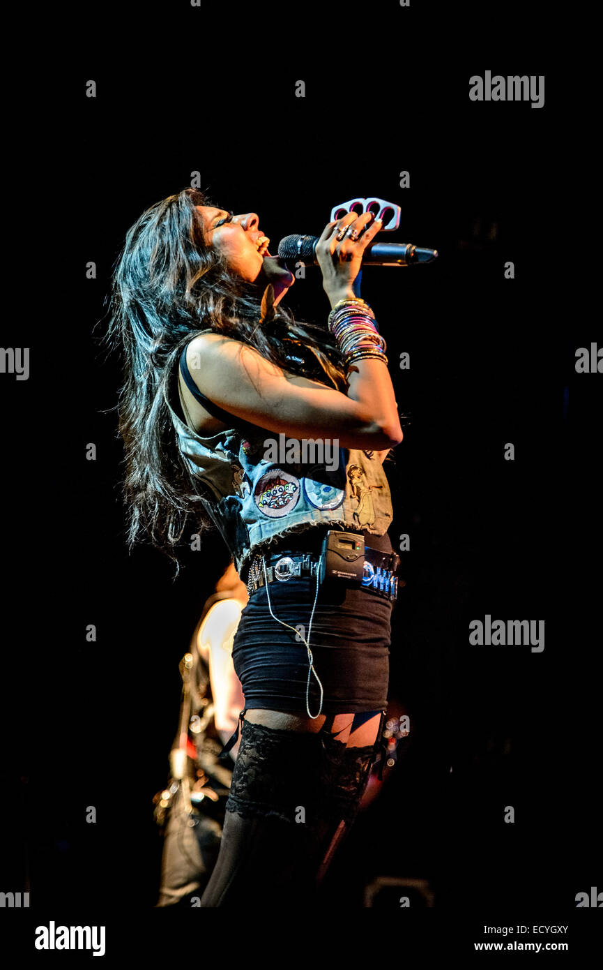 Female fronted rock band hi-res stock photography and images - Alamy