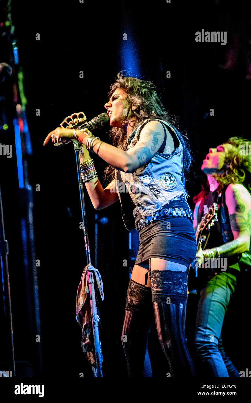 Female fronted rock band hi-res stock photography and images - Alamy