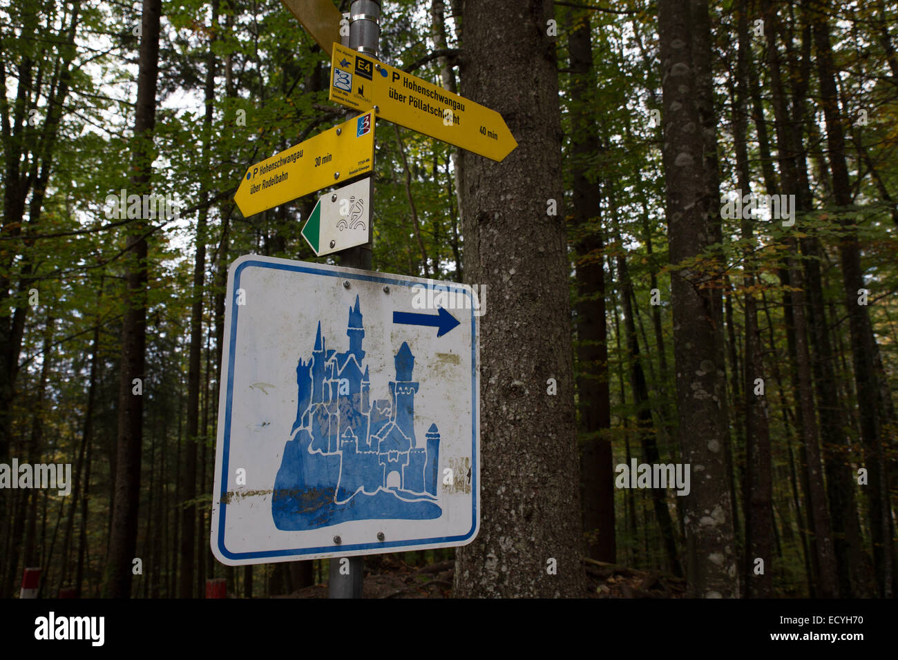 direction to castle sign Stock Photo - Alamy