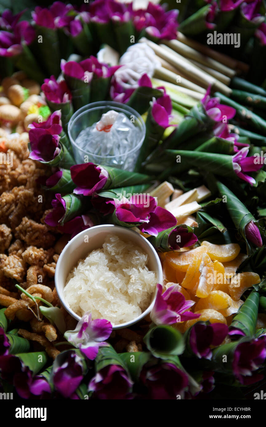 Flowers and fruits offerings at Buddhist Thai temple Stock Photo - Alamy