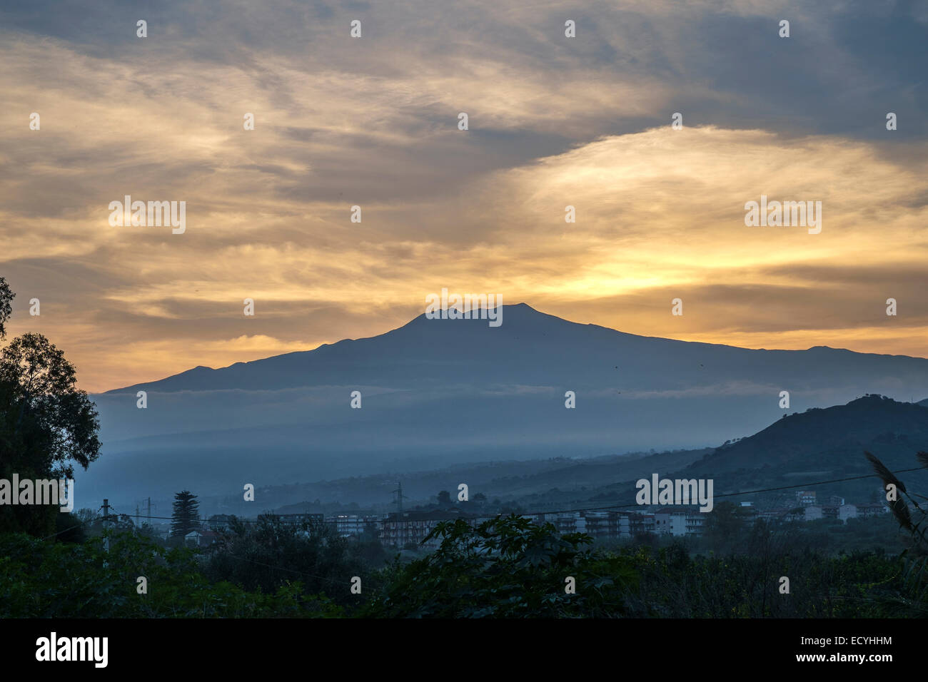Mount vesuvius with clouds hi-res stock photography and images - Alamy