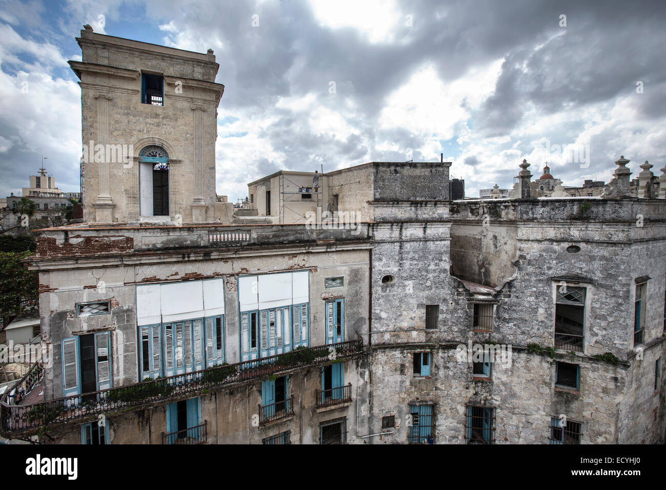 Old and shabby buildings in Havana, Cuba Stock Photo - Alamy