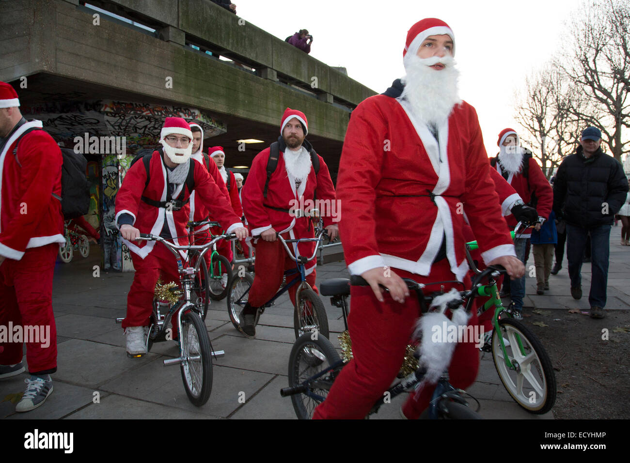 Santas of Old School BMX Life on the Santa Cruise charity day out ...