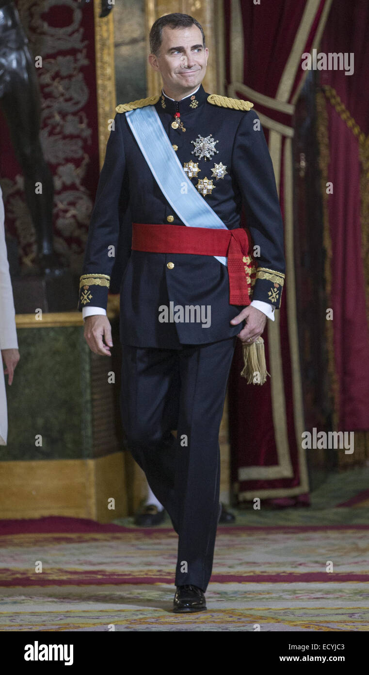 Crown Prince Felipe VI of Spain is officially sworn in as King ...