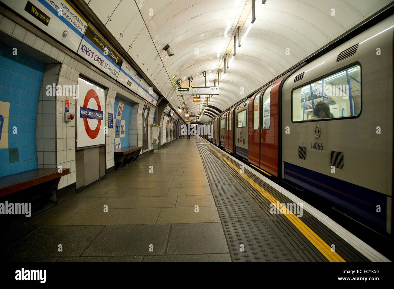 LONDON - OCTOBER 18TH: The interior of Kings cross station on October ...