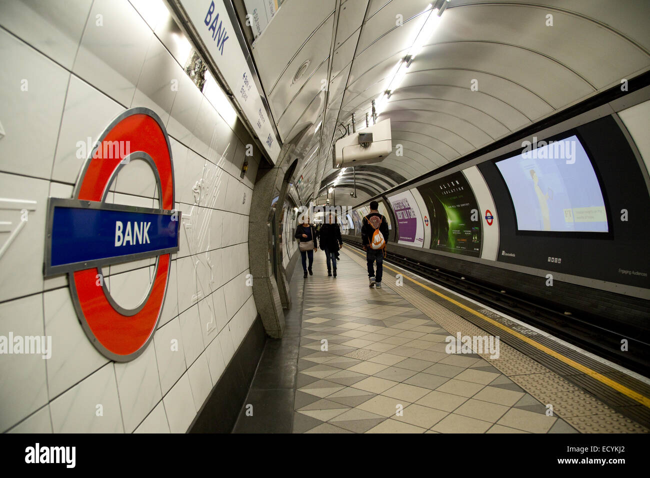 Bank underground station central line hi-res stock photography and ...