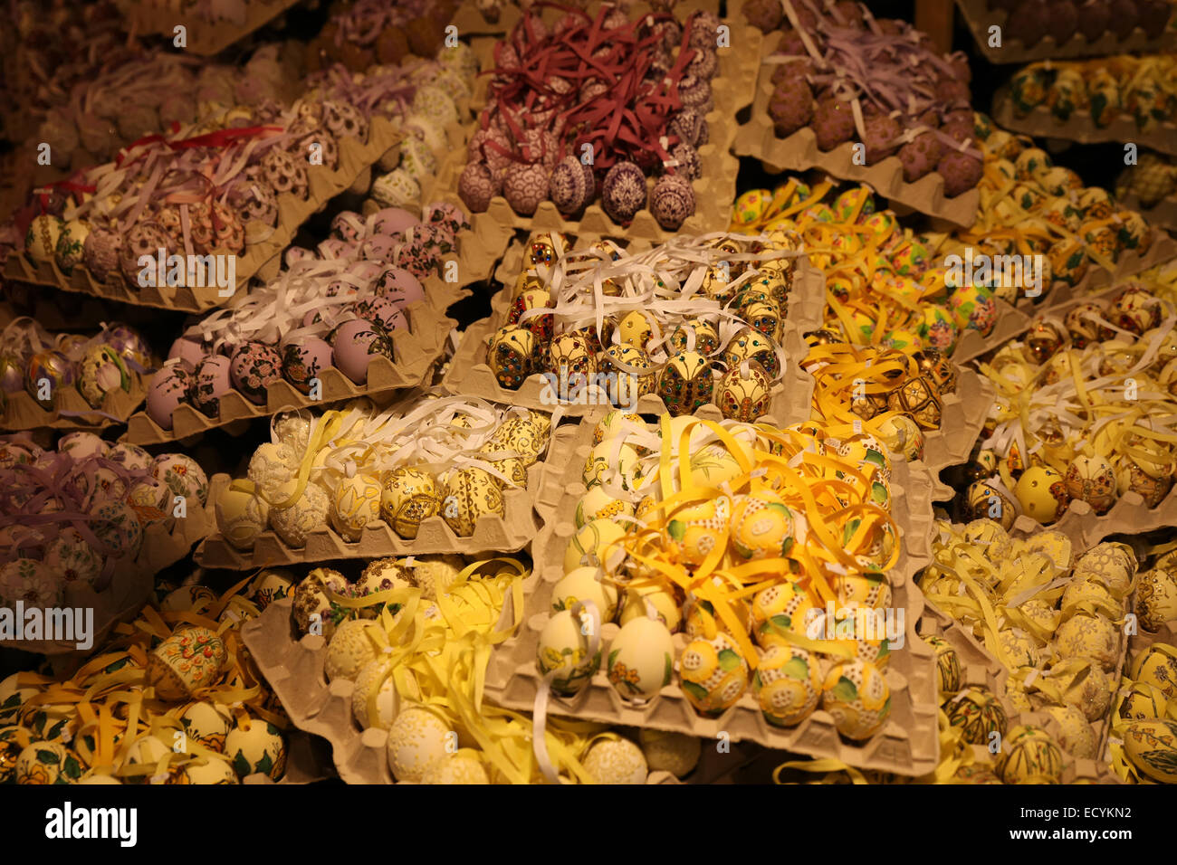 Egg shells hi-res stock photography and images - Alamy