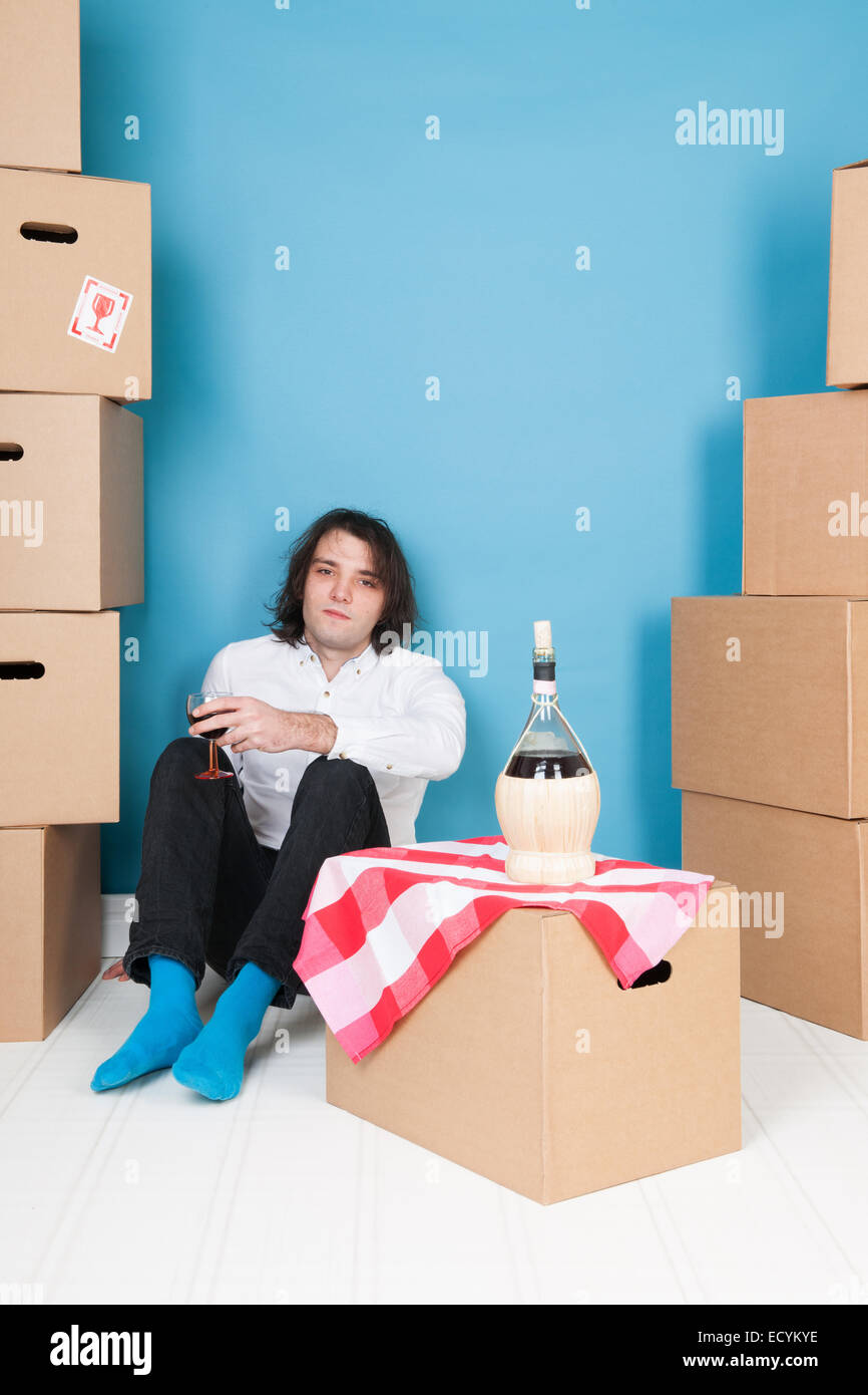 Man removing boxes hi-res stock photography and images - Alamy