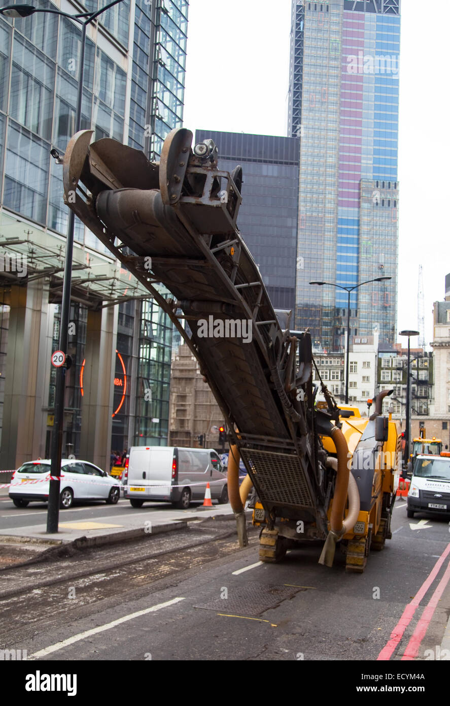 Road worker uk resurfacing hi-res stock photography and images - Alamy