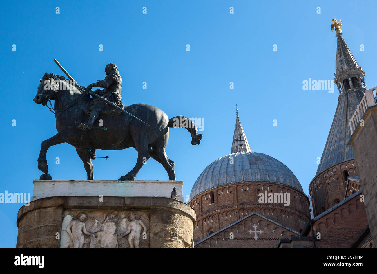 Equestrian statue of gattamelata hi-res stock photography and images ...