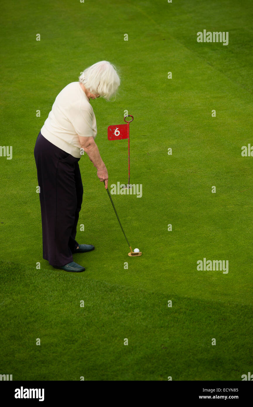 British pensioners playing golf hi-res stock photography and images - Alamy