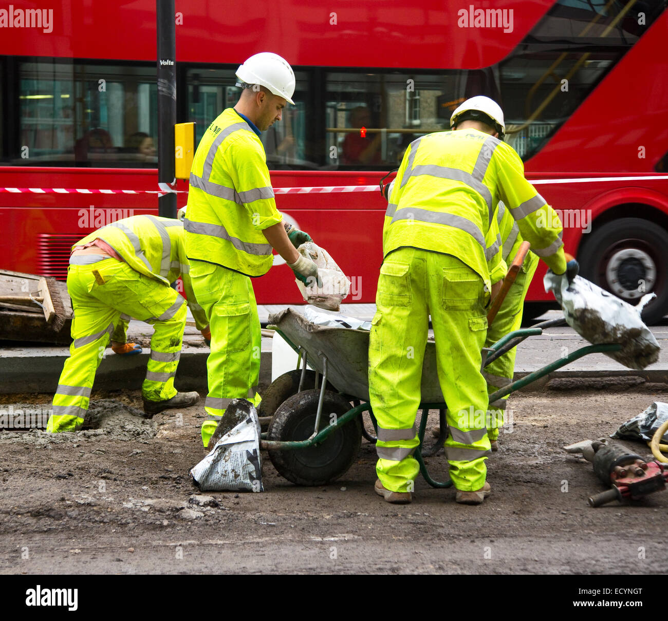 Manual worker working roadworks development hi-res stock photography ...