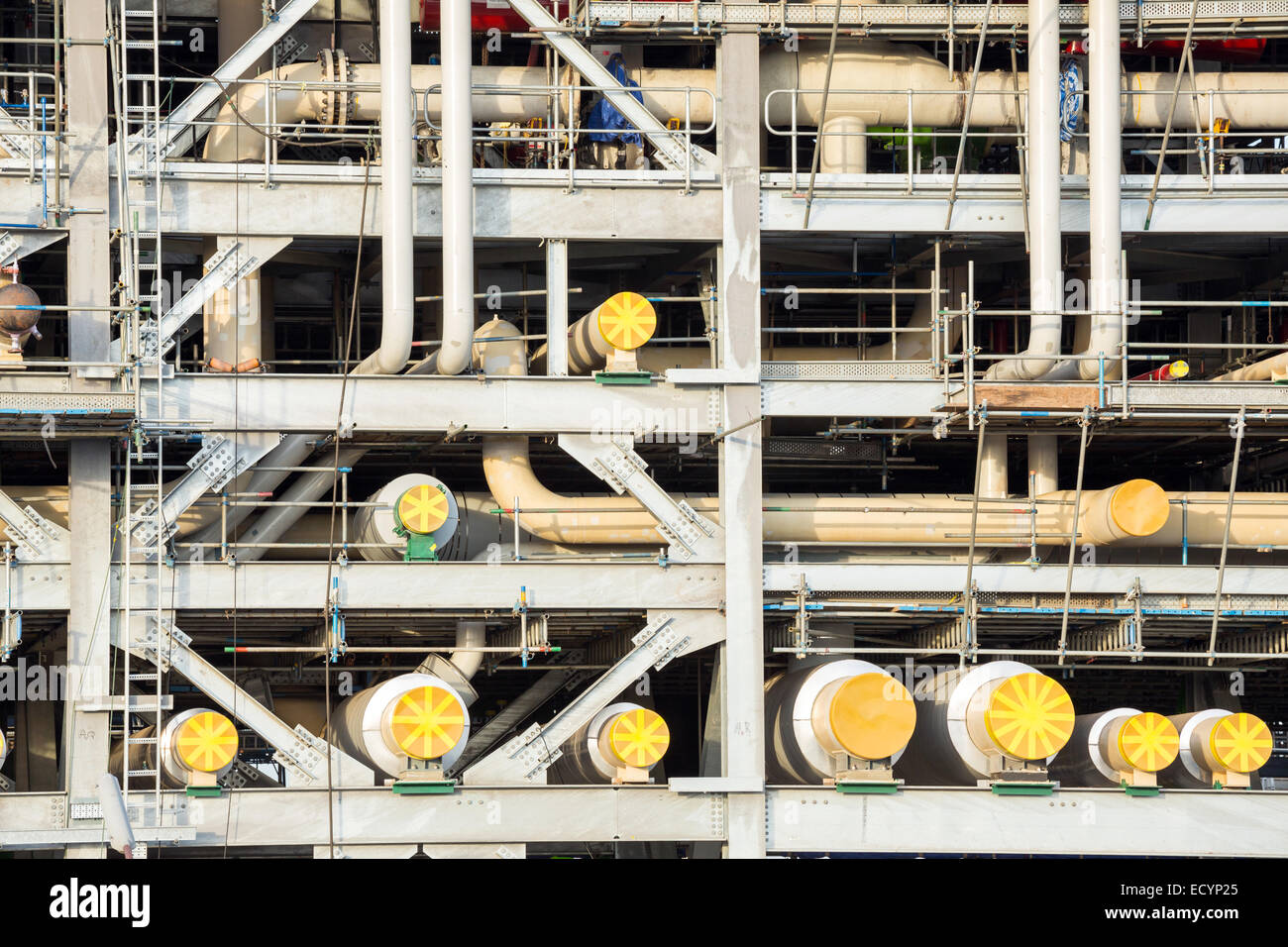 Assembling of liquefied natural gas Refinery Factory with LNG storage ...