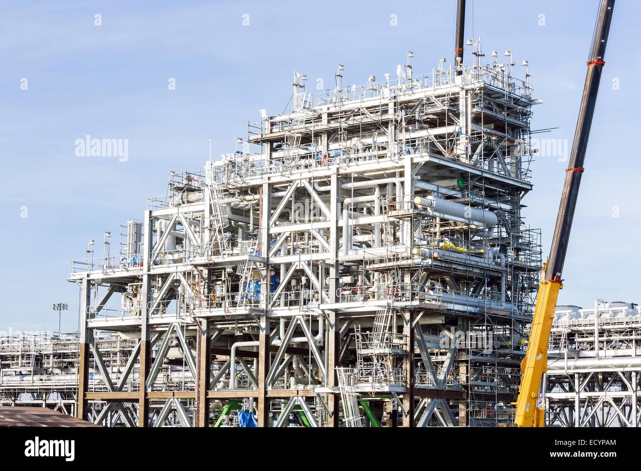 Assembling of liquefied natural gas Refinery Factory with LNG storage ...
