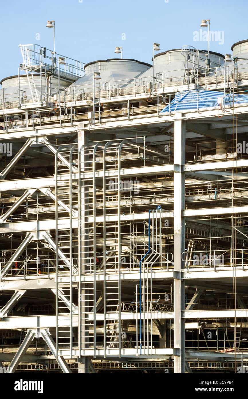 Assembling of liquefied natural gas Refinery Factory with LNG storage ...