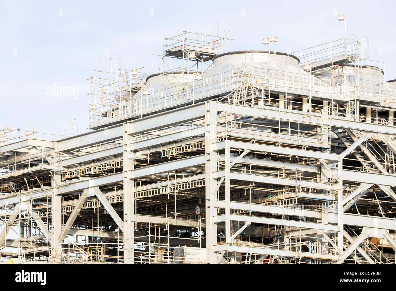 Assembling of liquefied natural gas Refinery Factory with LNG storage ...