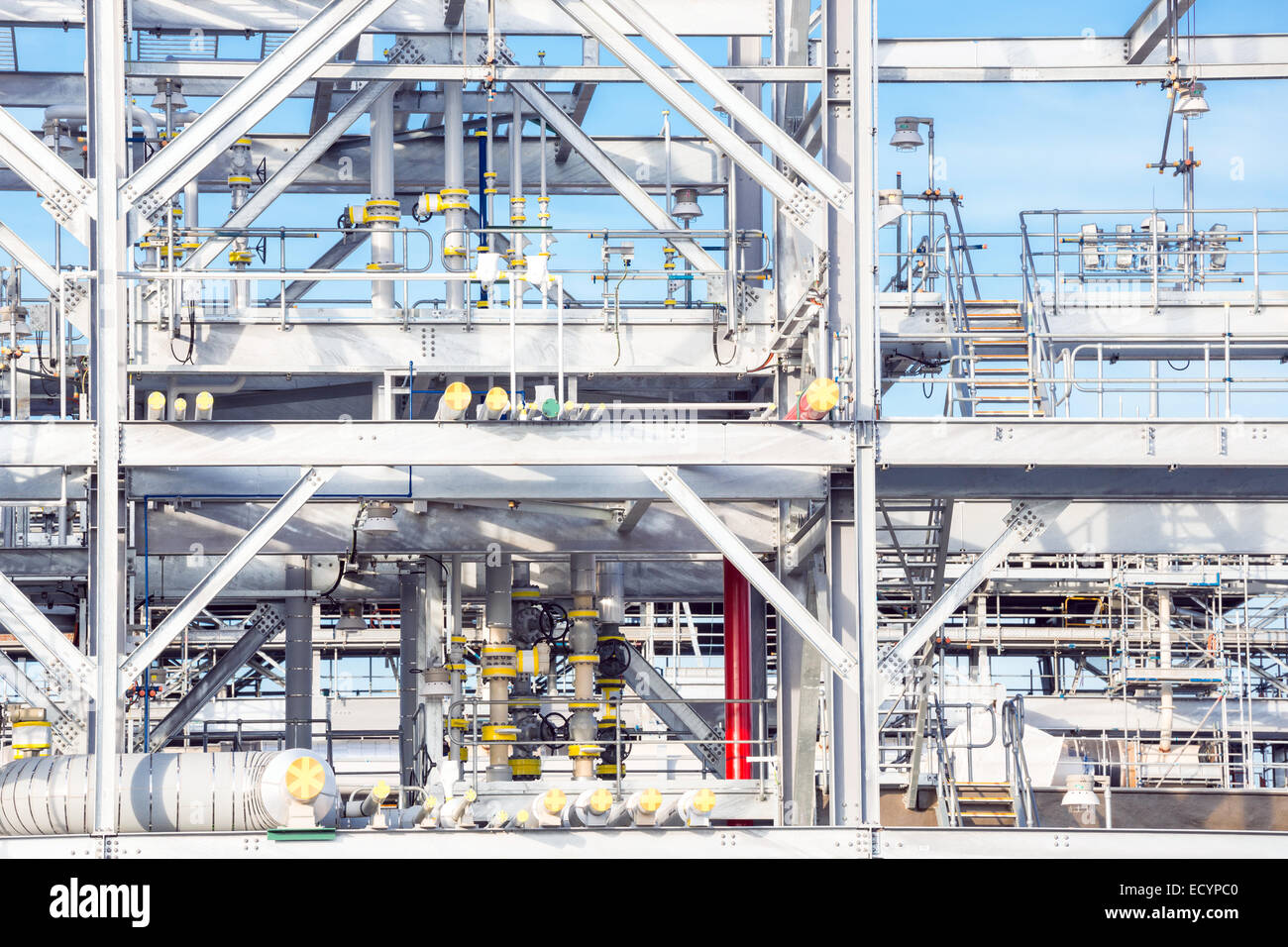 Assembling of liquefied natural gas Refinery Factory with LNG storage ...