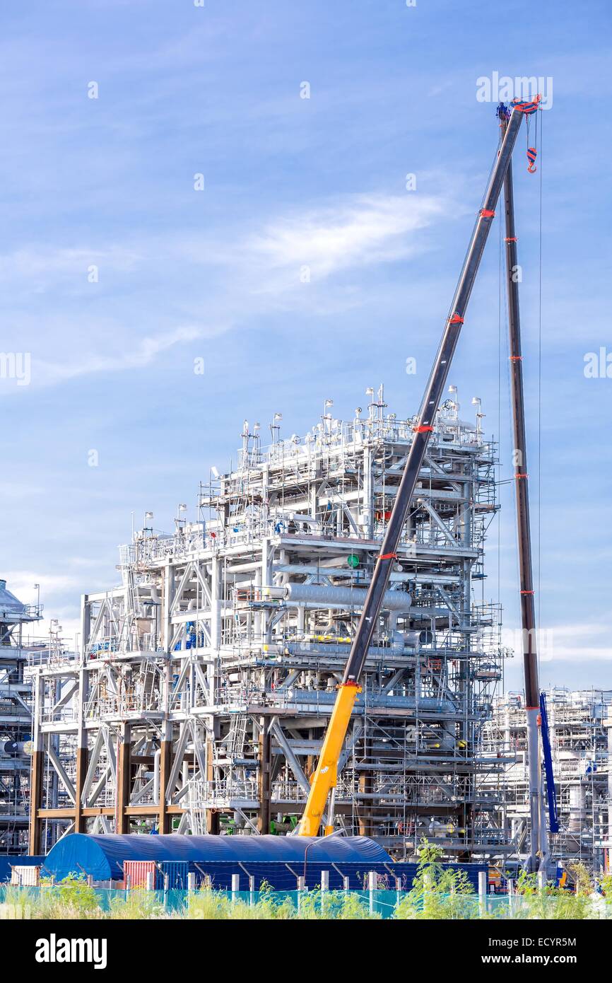 Assembling of liquefied natural gas Refinery Factory with LNG storage ...