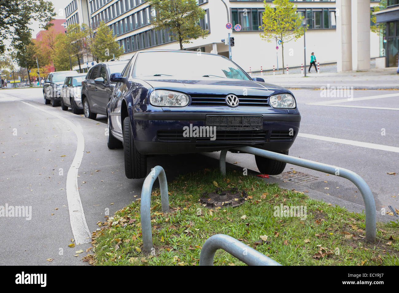 Funny car parking hi-res stock photography and images - Alamy