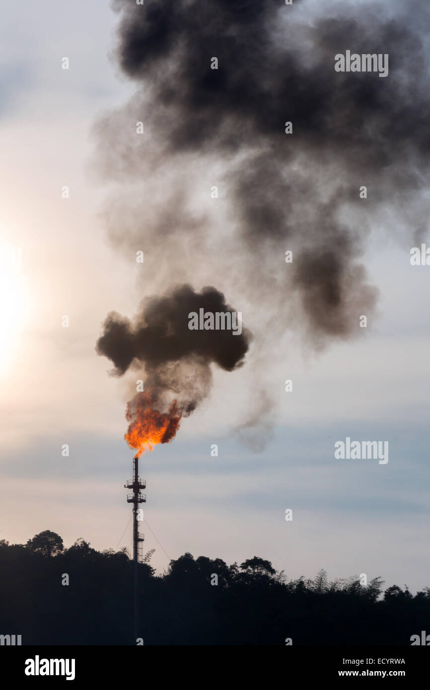 oil reinery Distillation tower with smoke stack pollution Stock Photo ...