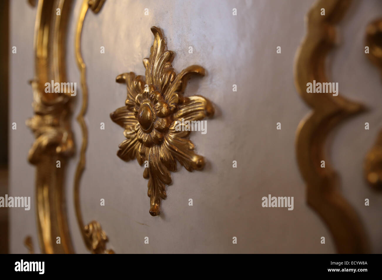 Gold pattern hi-res stock photography and images - Alamy