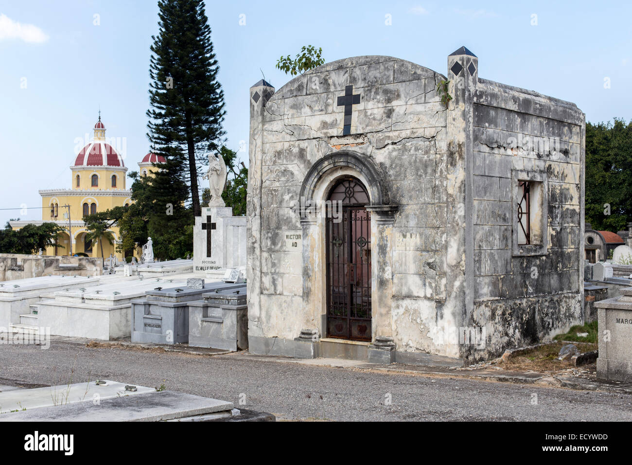 Tombs at the Necropolis Cristobal Colon cemetery, Havana, Cuba Stock ...