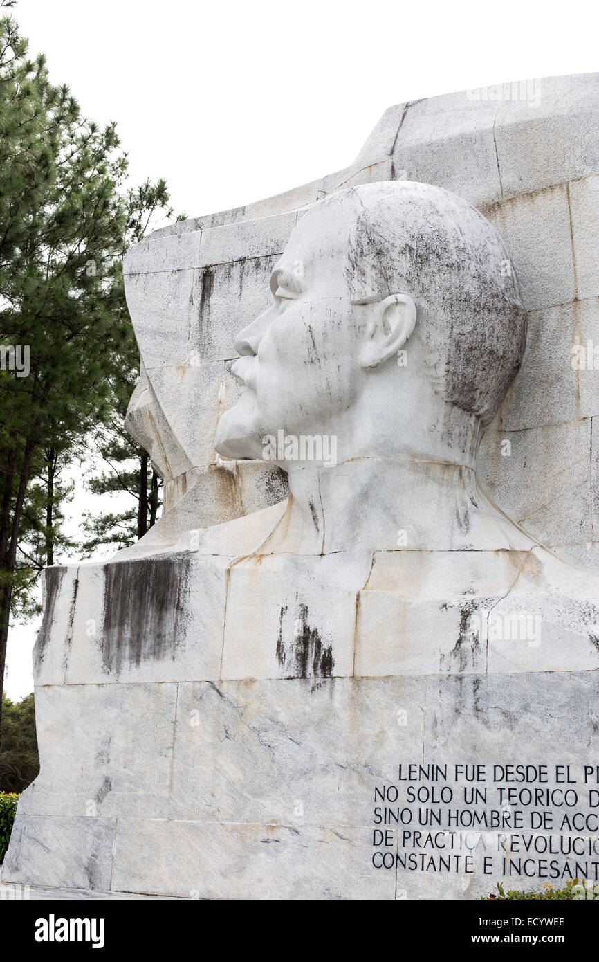White marble monument of Vladimir Ilyich Lenin in Parque Lenin, Havana ...
