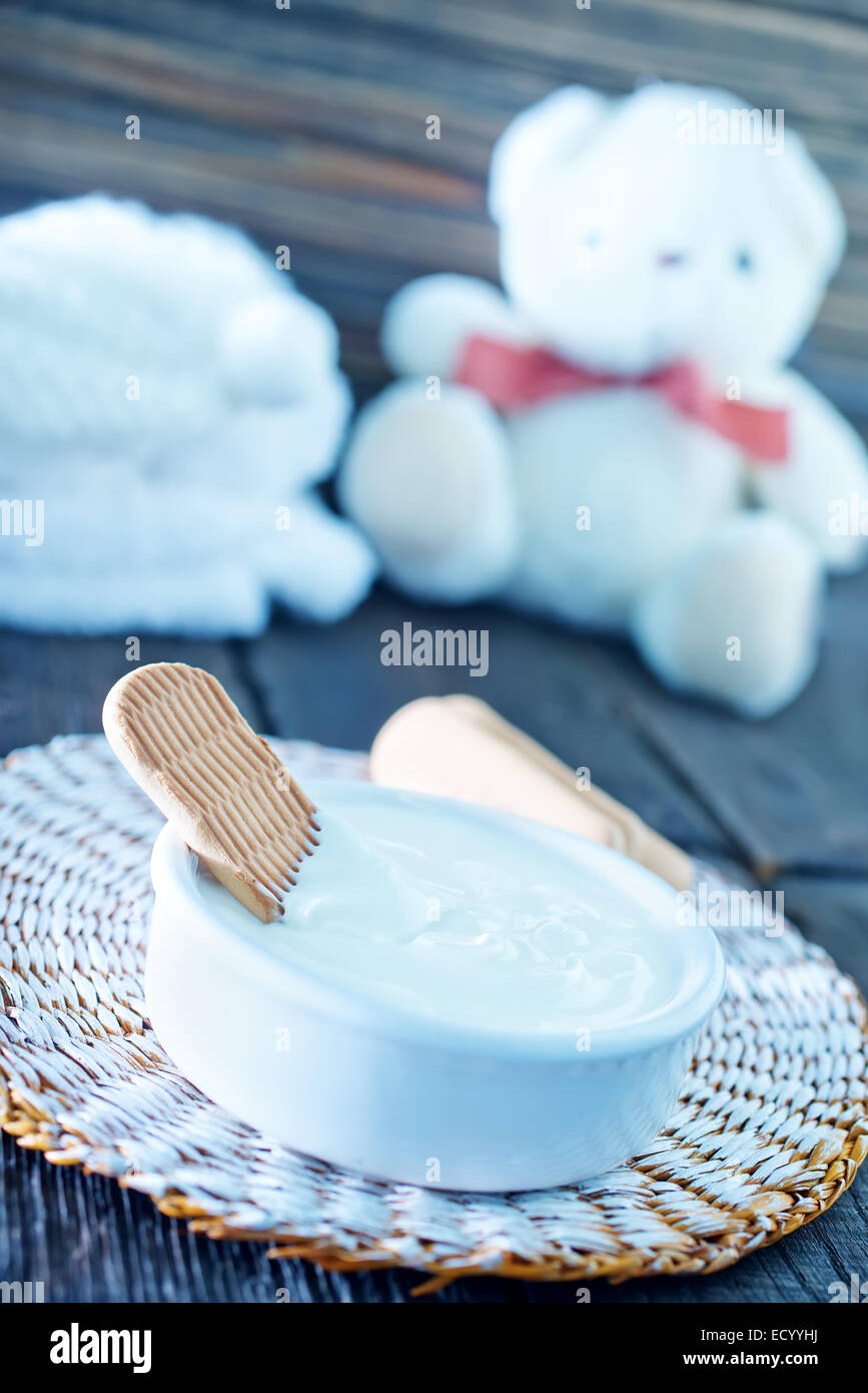 baby food in white bowl and on a table Stock Photo - Alamy