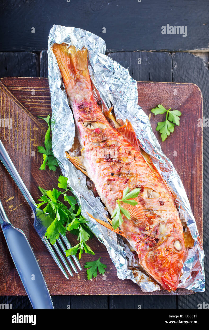 Fish in foil on barbecue hi-res stock photography and images - Alamy