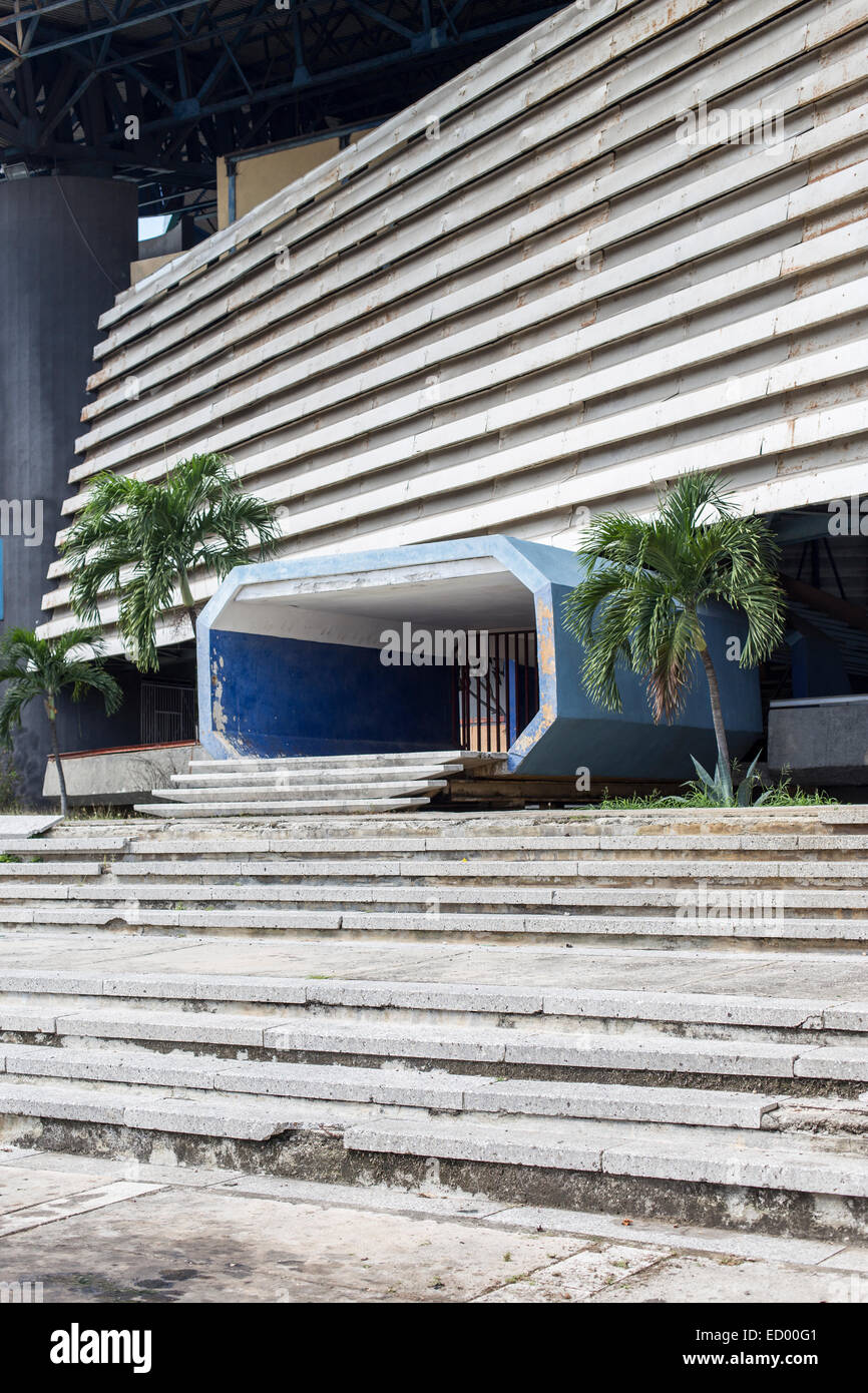 Old and shabby buildings in Havana, Cuba Stock Photo - Alamy