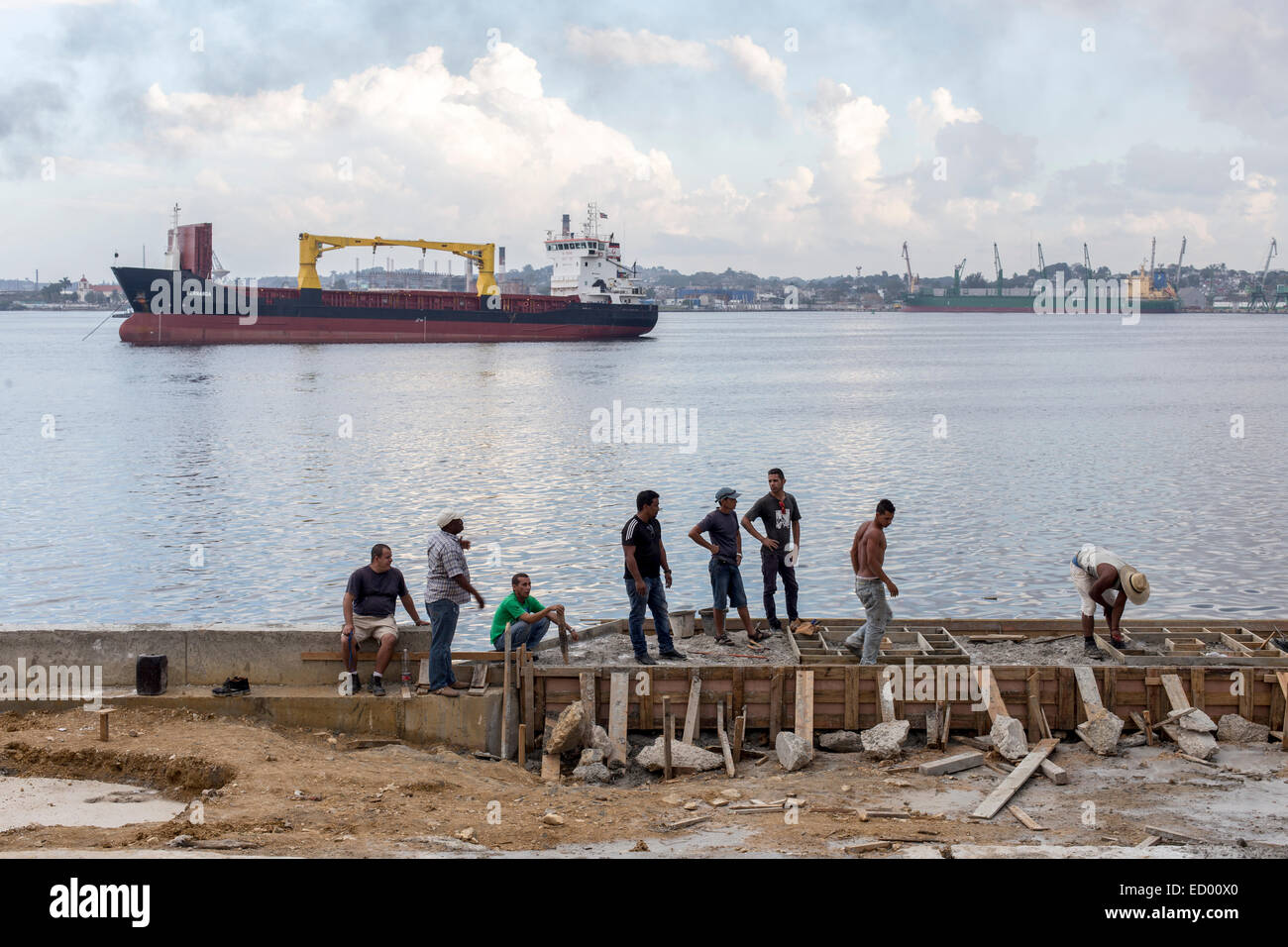 Workers at the harbor in Havana, Cuba Stock Photo - Alamy