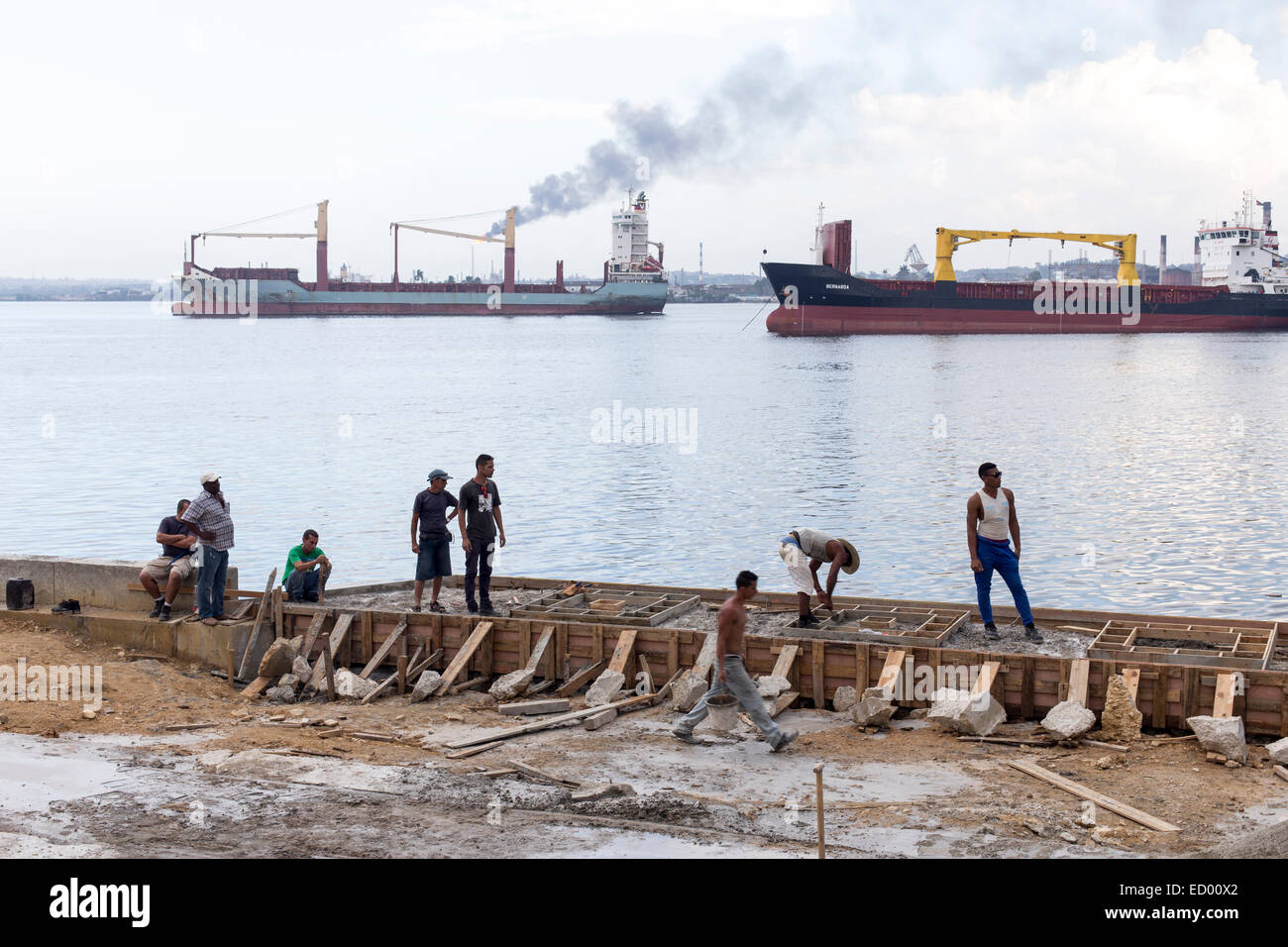 Workers at the harbor in Havana, Cuba Stock Photo - Alamy
