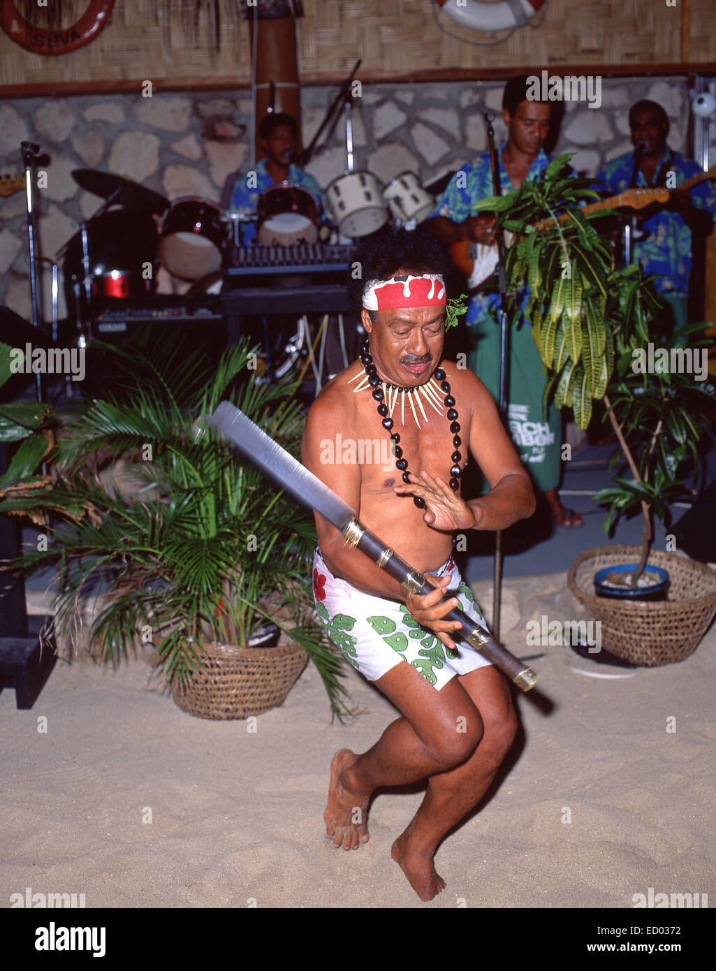 Fijian dancer, Beachcomber Island Resort, Beachcomber Island, Mamanuca ...