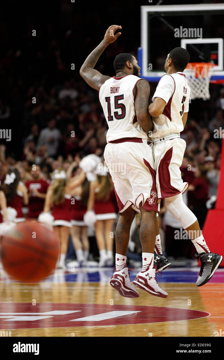 December 22, 2014: Temple Owls forward Jaylen Bond (15) and guard Jesse ...