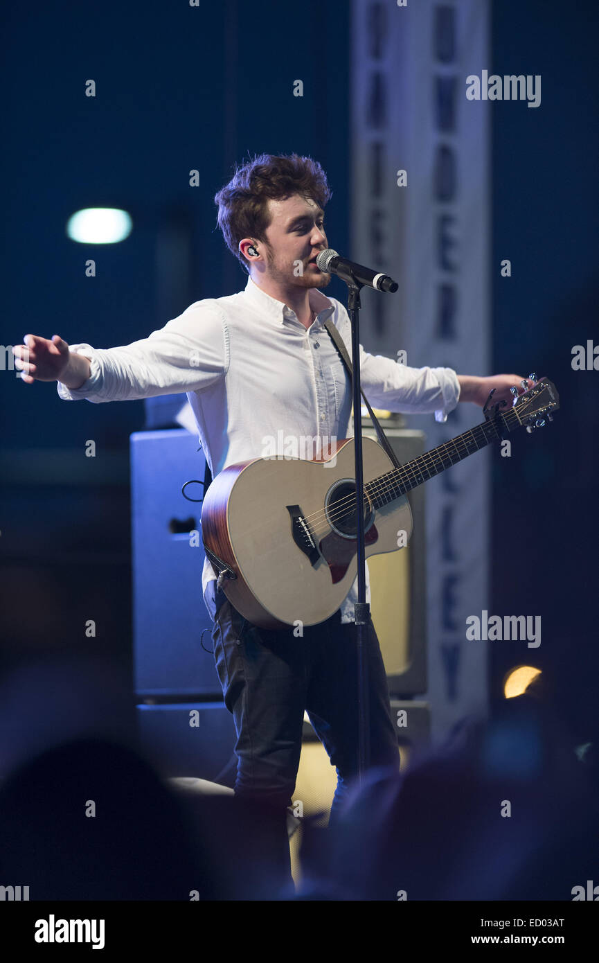 Tampa, FL, USA. 22nd Dec, 2014. Tampa, FL: JAKE ROCHE, lead singer of ...