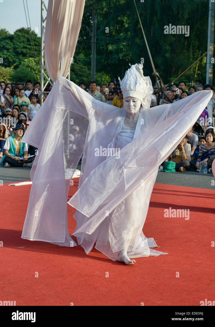 Japanese performing artist hi-res stock photography and images - Alamy