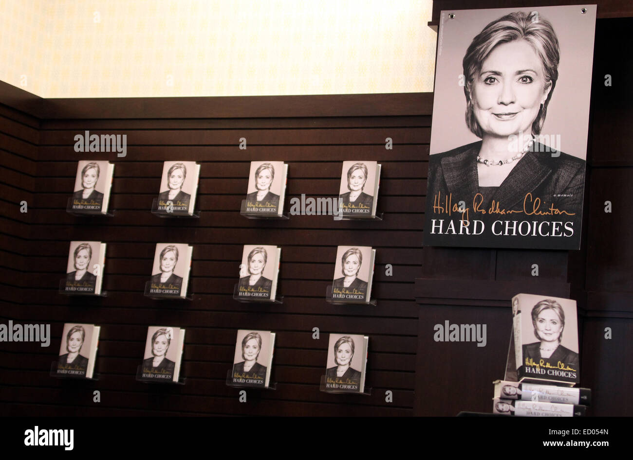 Hillary Rodham Clinton signing for her new book, Hard Choices Featuring ...