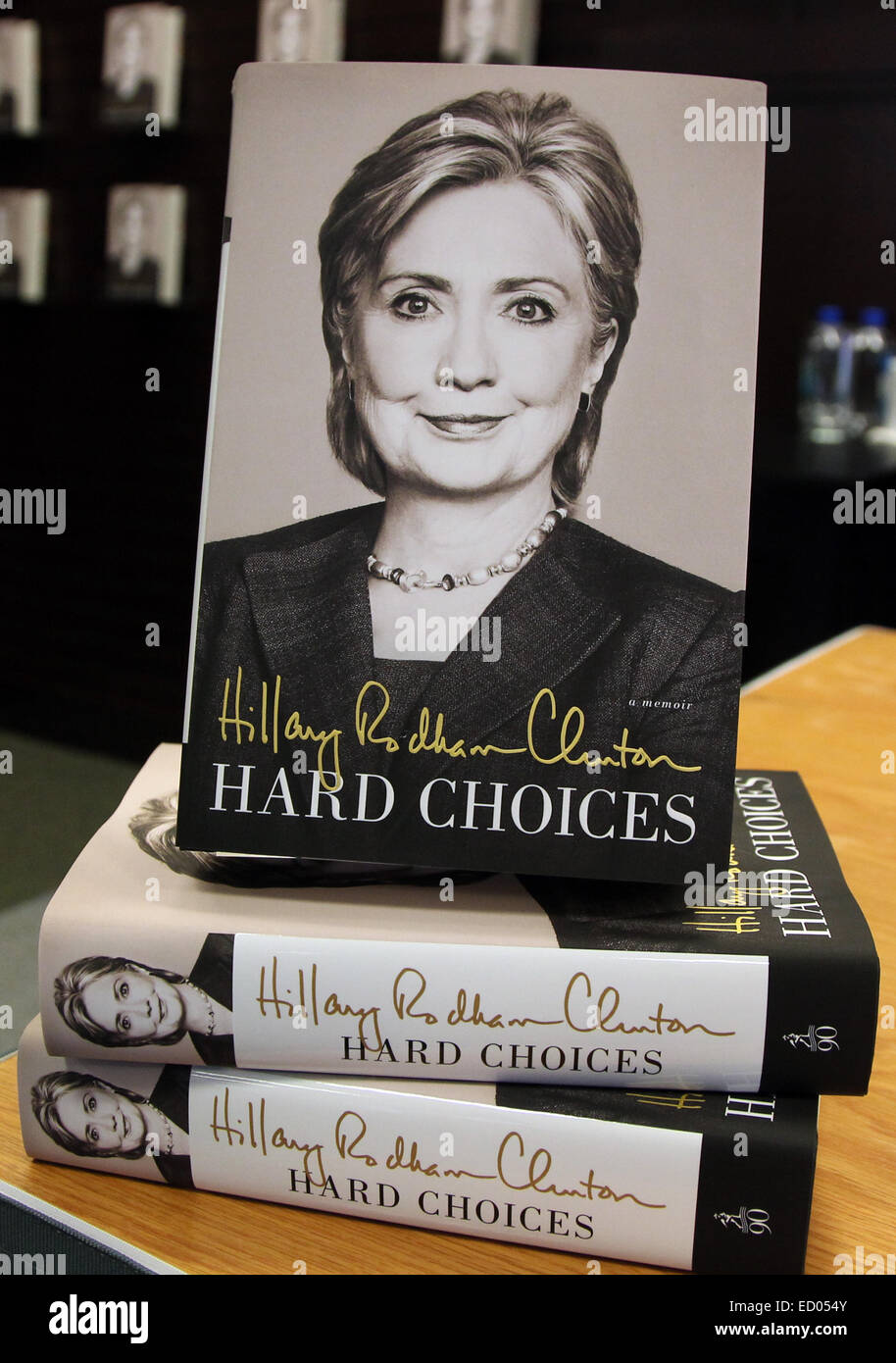Hillary Rodham Clinton signing for her new book, Hard Choices Featuring ...
