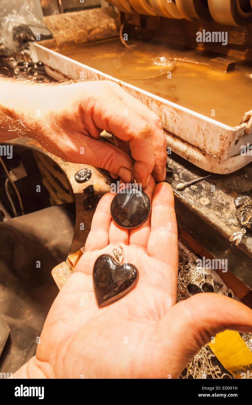 Jewellery made of whitby jet hi-res stock photography and images - Alamy