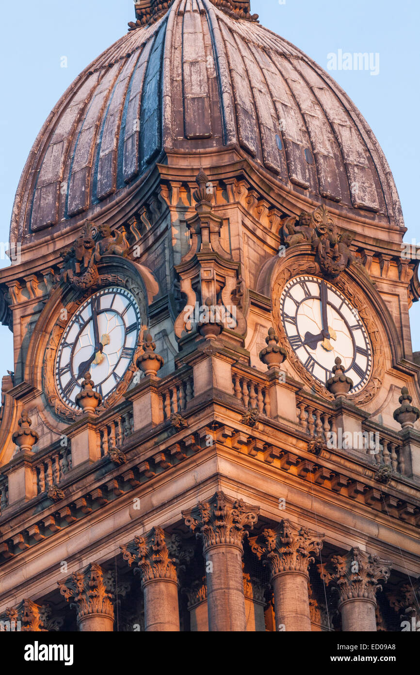 Town hall and clock hi-res stock photography and images - Alamy