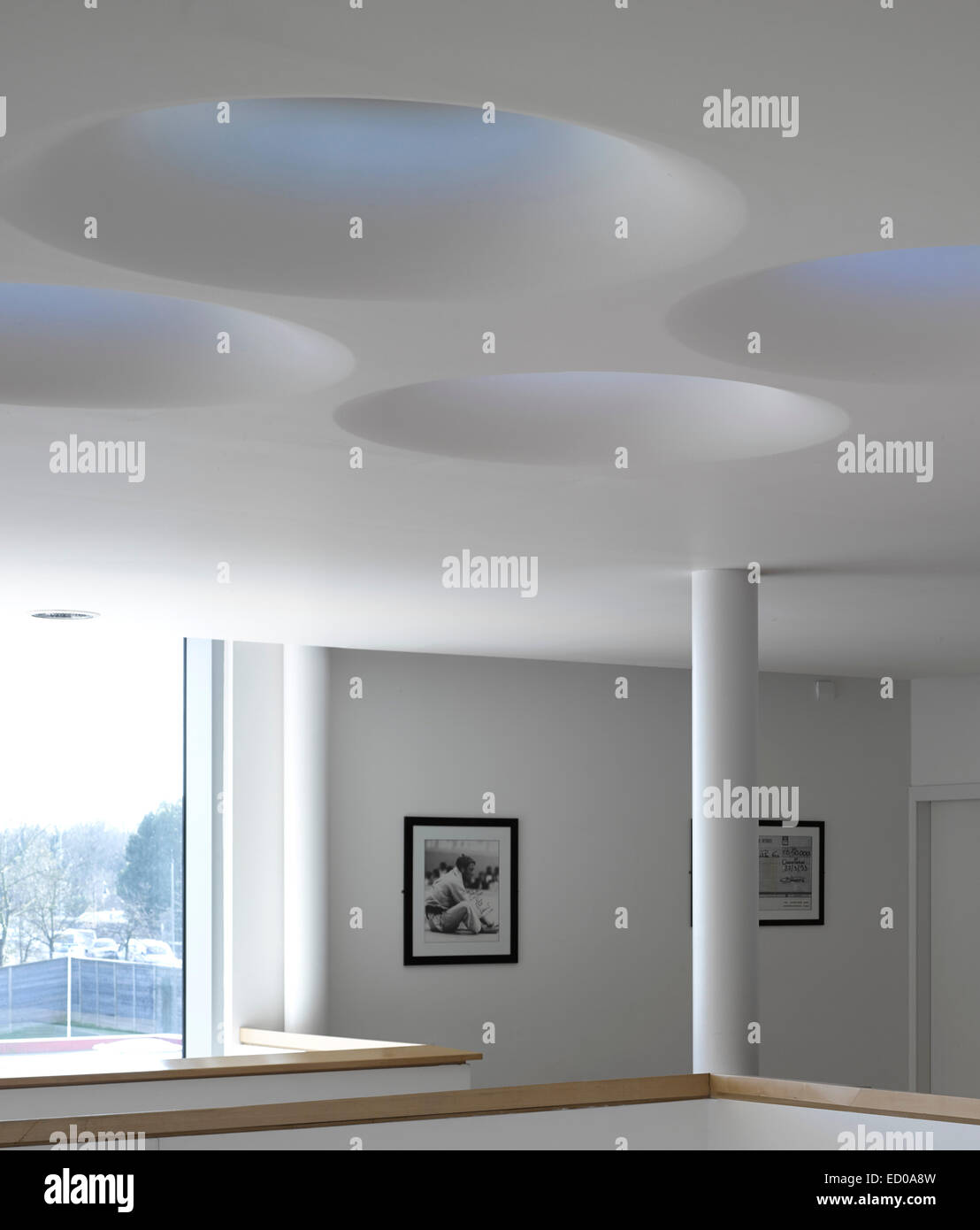 Lounge skylight circular upper hi-res stock photography and images - Alamy