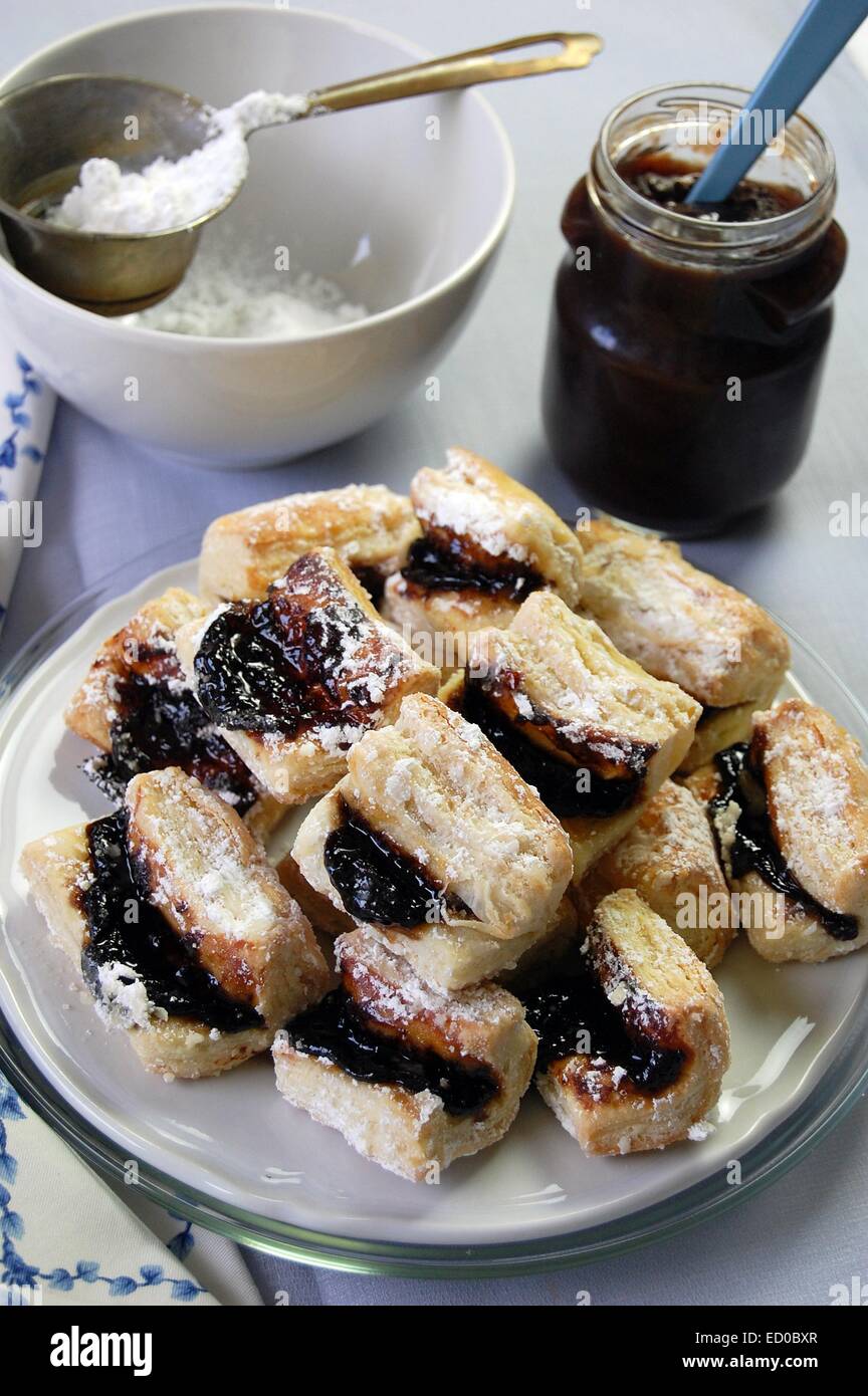 Hungary, Ha¡jas traditional hungarian dessert with puff pastry leaves ...