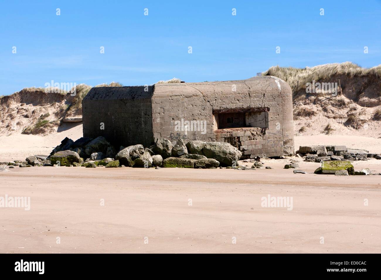 Blockhouse world war on beach hi-res stock photography and images - Alamy